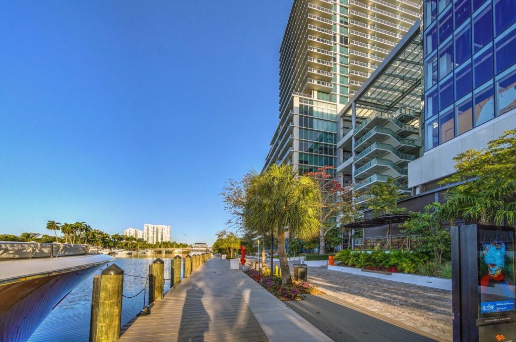 Marina - River Landing Miami / Shops and Residences